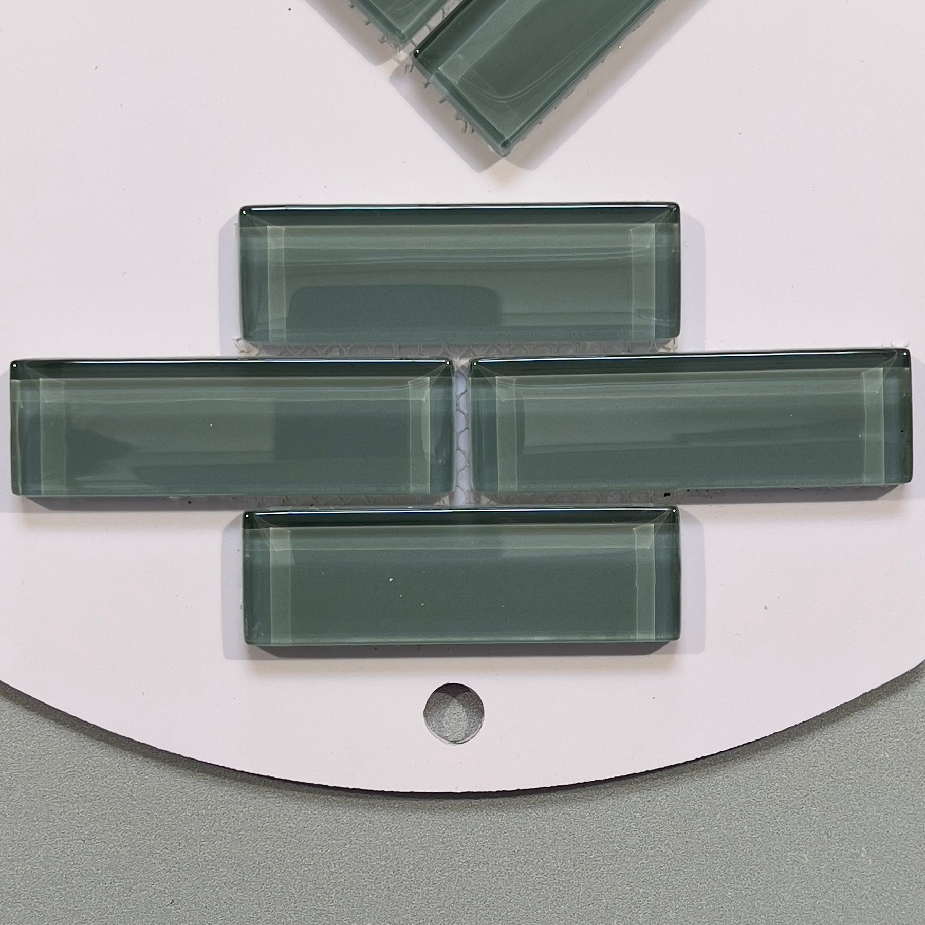 Green glass linear mosaic - cbr095 – Tiles Warehouse